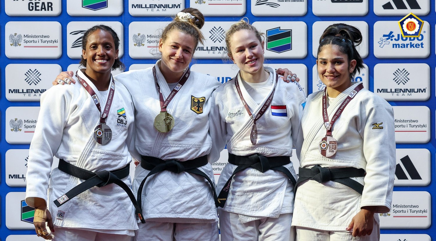 Julie Hölterhoff gewinnt Gold